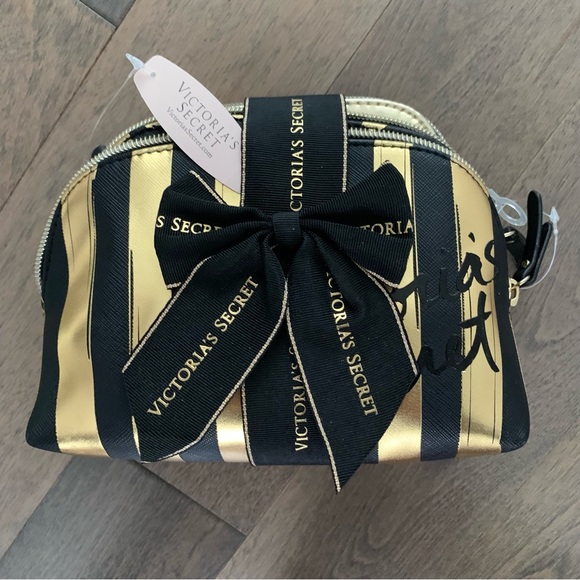 Victoria's Secret | Bags | Victorias Secret Set Of 3 Cosmetic Cases ...